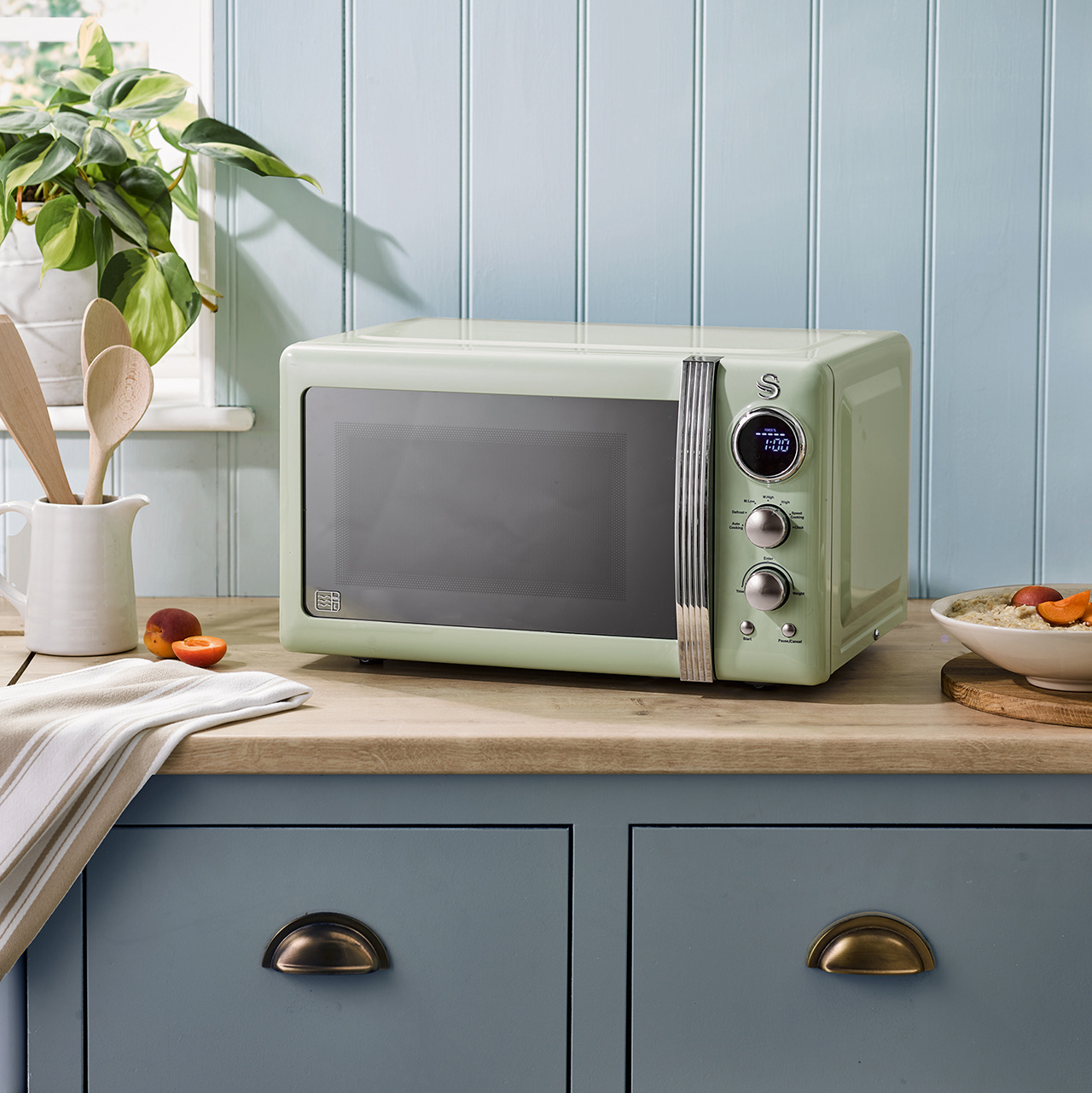 Buttermilk | Swan Retro Microwave | Scott's of Stow