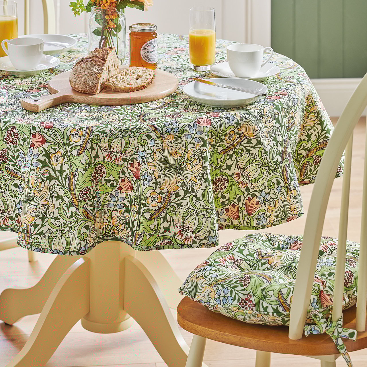 132cm dia. | William Morris Coated Tablecloth | Scott's of Stow