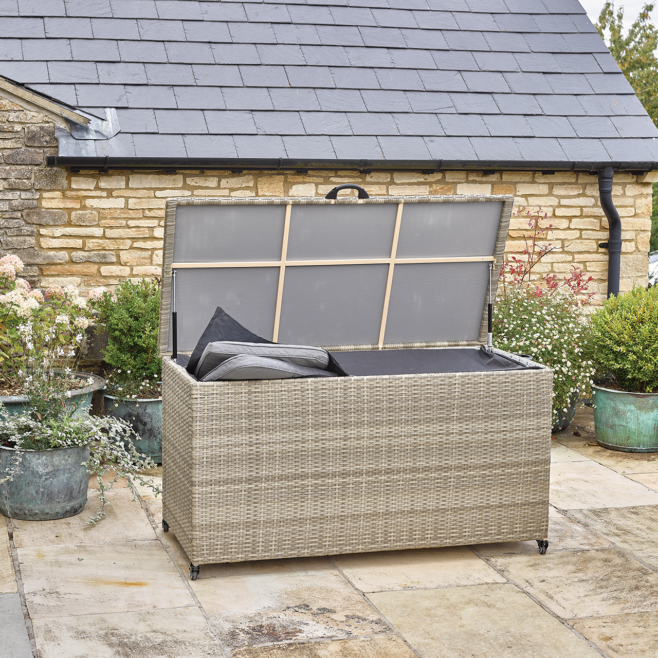 Garden Furniture, Bird Baths & Planters | Scotts of Stow